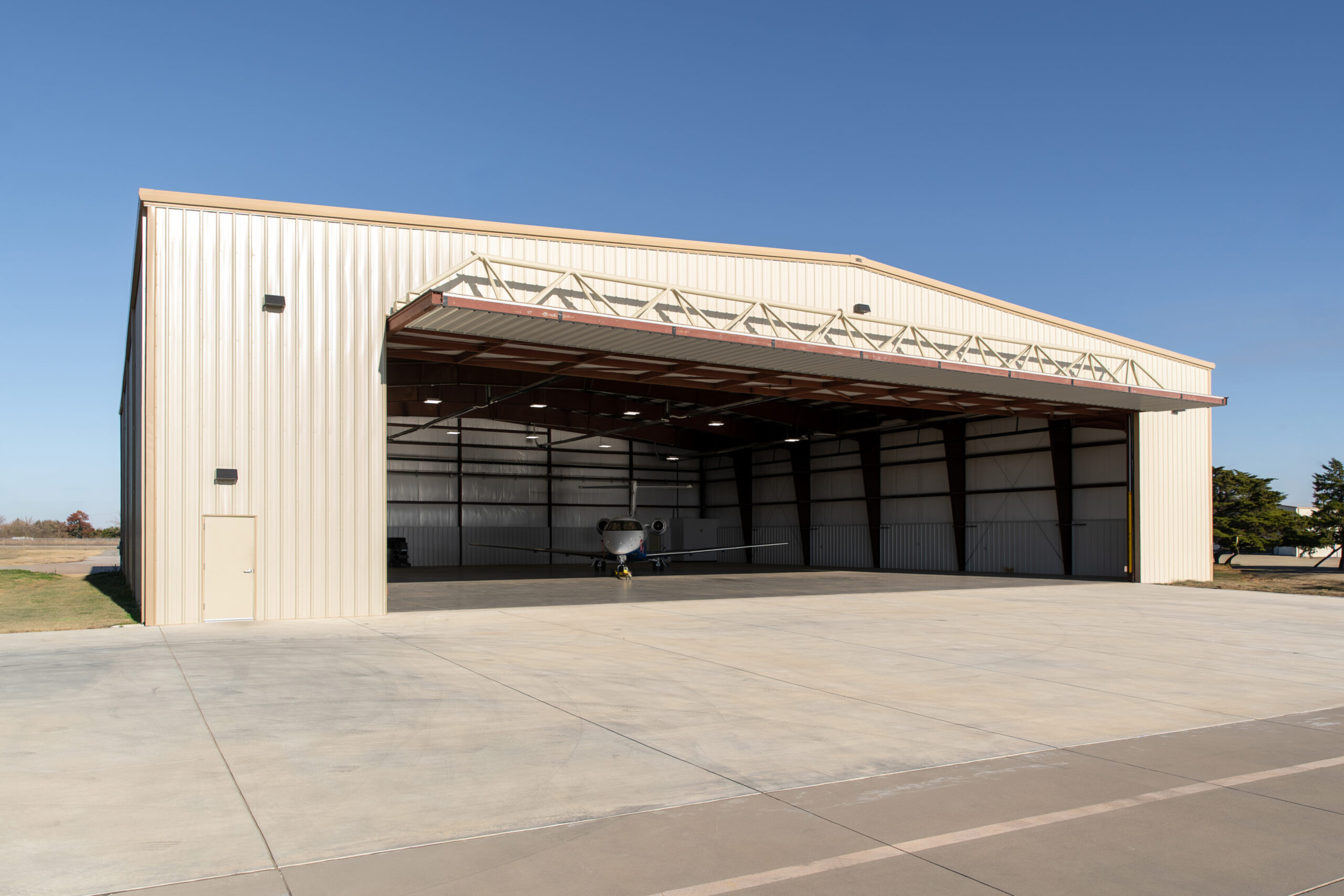 Metal Aircraft Hangars: Design Advantages and Structural Options ...